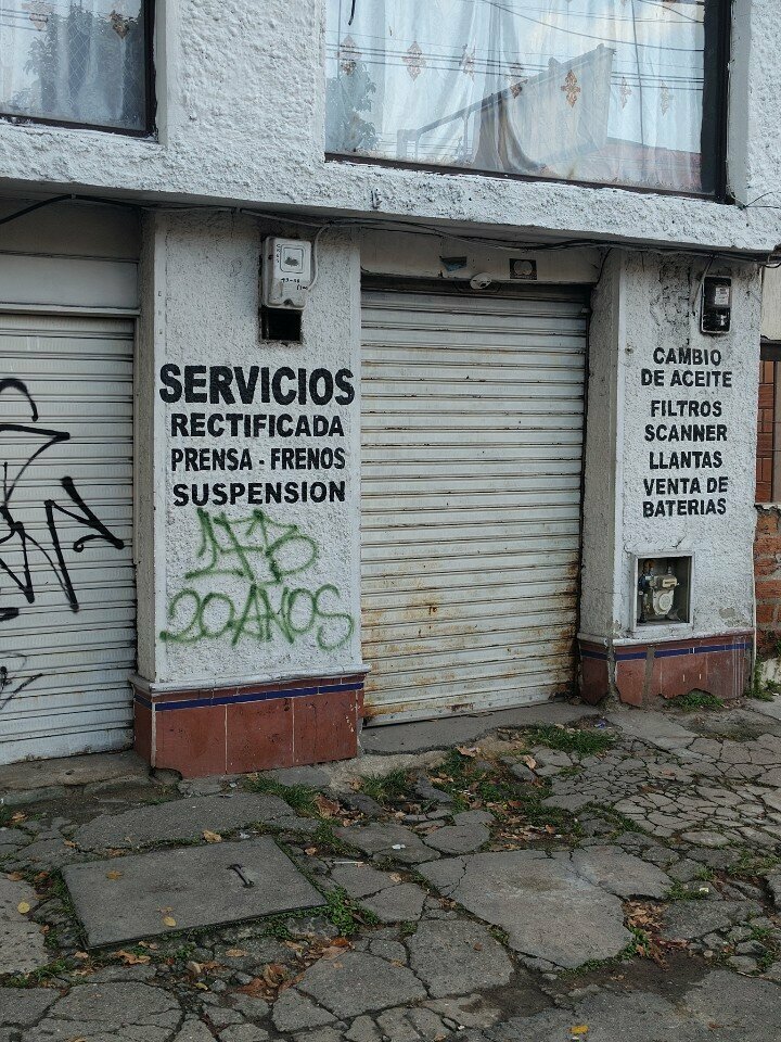 Otomobil servisi Servifrenos, Medellin, foto