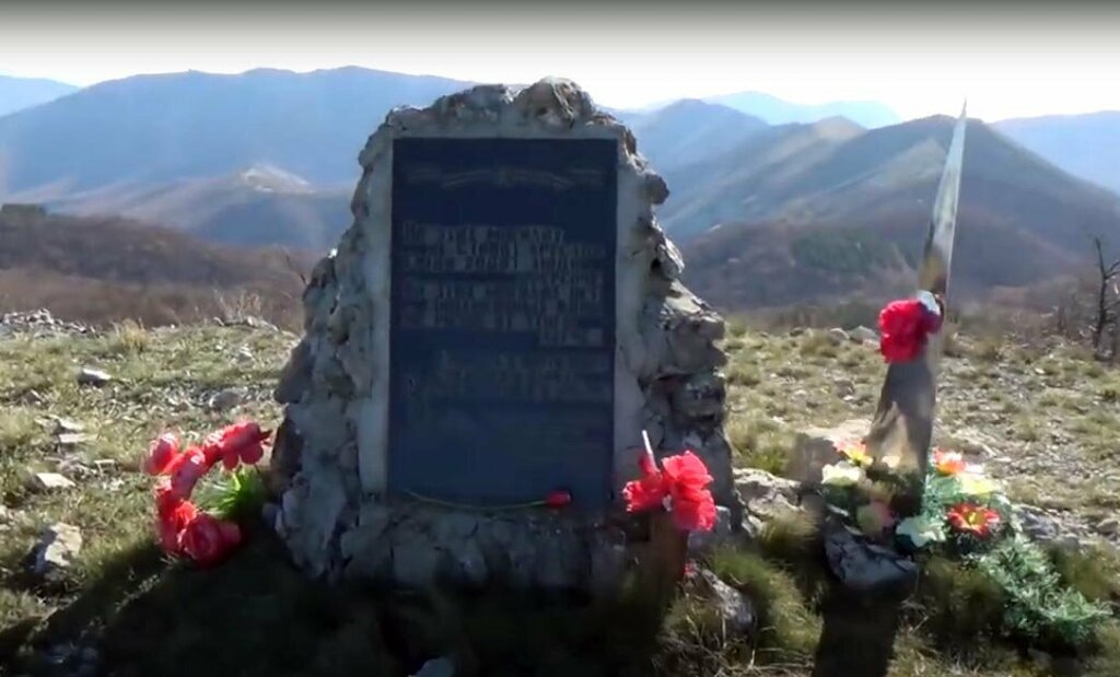 Anıt, heykel Памятник на месте боя Судакского партизанского отряда, Kırım Cumhuriyeti, foto
