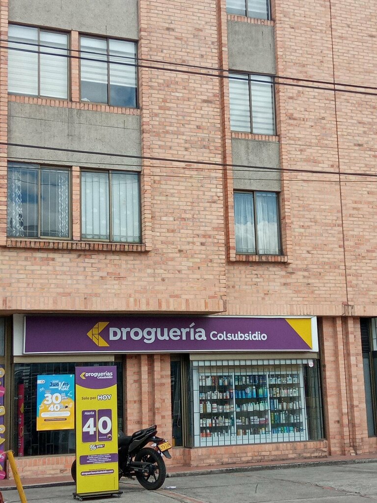 Eczaneler Droguería Colsubsidio, Bogota, foto