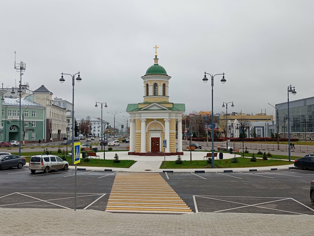Şapel, haç anıtı Chasovnya Mikhaila Arkhangela V Dzerzhinske, Dzerjinsk, foto