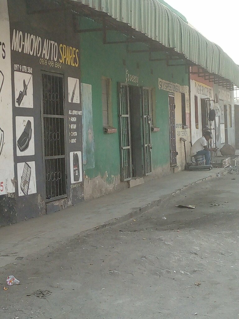 Otomobil yedek parçaları Mo moyo auto spares, Lusaka, foto