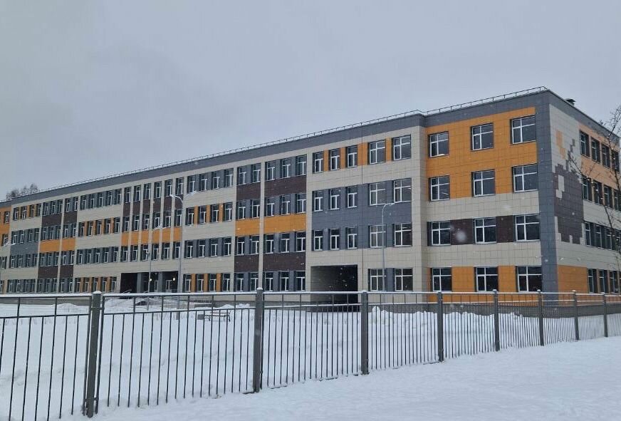 Ortaokul Янинская СОШ № 1, Saint‑Petersburg ve Leningradskaya oblastı, foto