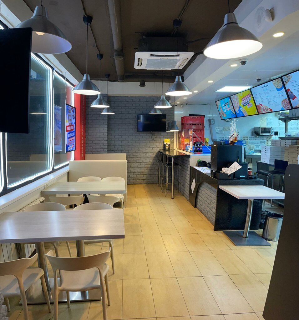 Pizzacılar Domino Pizza, Moskova, foto
