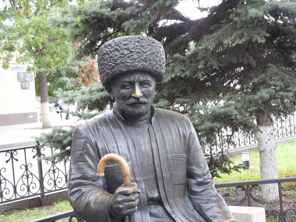 Anıt, heykel Дагестанским поэтам Сулейману Стальскому и Абуталибу Гафурову, Makhachkala, foto