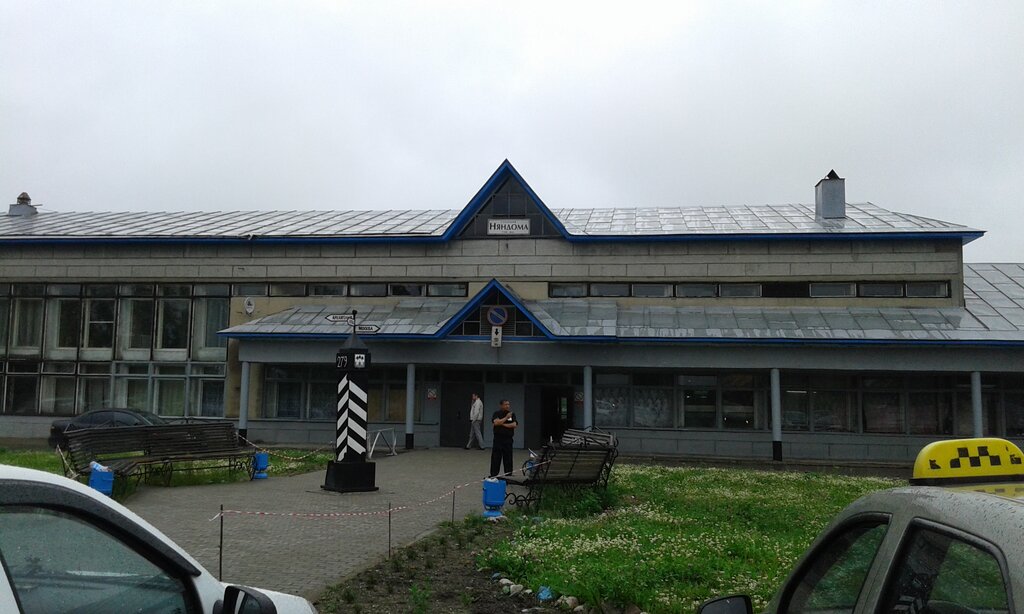 Anıt, heykel Верстовой столб с расстоянием до Каргополя, Архангельска и Вологды, Niandoma, foto