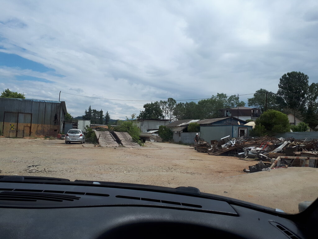 Geri dönüşüm maddeleri Tsentr priyema metalloloma, Soçi, foto