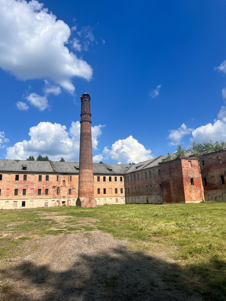Turistik yerler Труба во внутреннем дворе трёхэтажной казармы № 1 1925 года, Bobruisk, foto