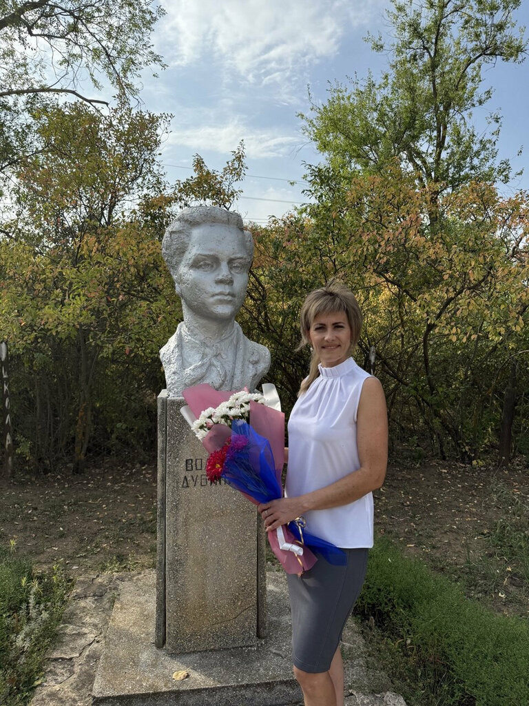 Anıt, heykel Пионеру-герою Володе Дубинину, Saratovskaya oblastı, foto