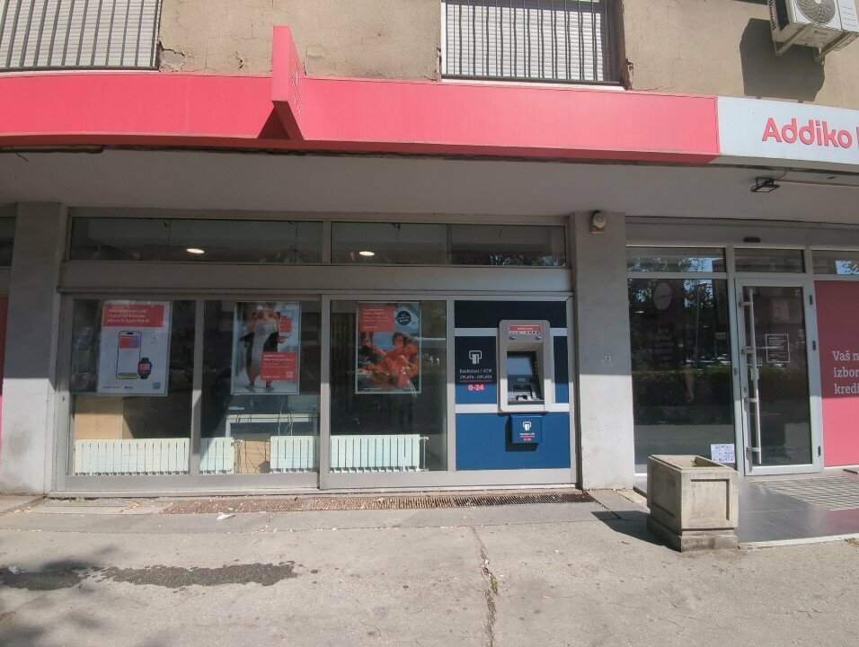 ATM'ler Addiko Bank ATM, Belgrad, foto