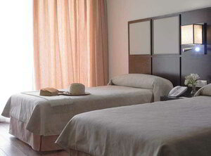 Hotel Isla de La Garena (Provincia de Madrid, Arroyomolinos (Madrid), Calle Galileo Galilei, 18), otel  Madrid'den