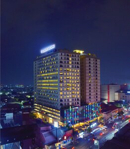 Louis Kienne Hotel Pemuda (Central Java, Semarang, Jalan Pemuda), otel  Semarang'dan