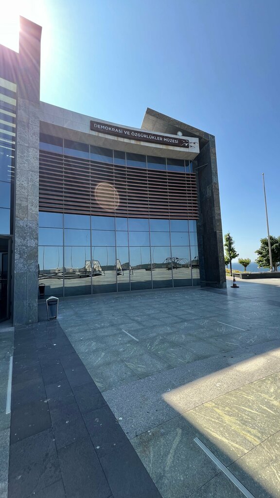Müzeler ve sanat galerileri Demokrasi ve Özgürlükler Müzesi, Adalar, foto
