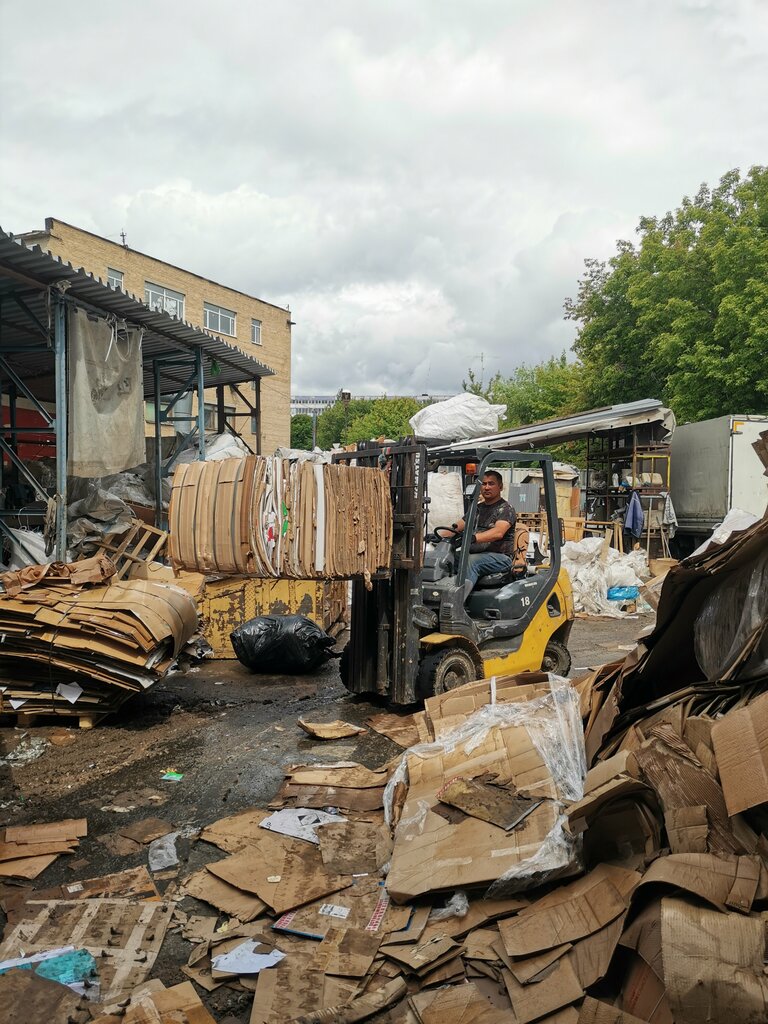 Geri dönüşüm maddeleri Utilicom, Moskova, foto