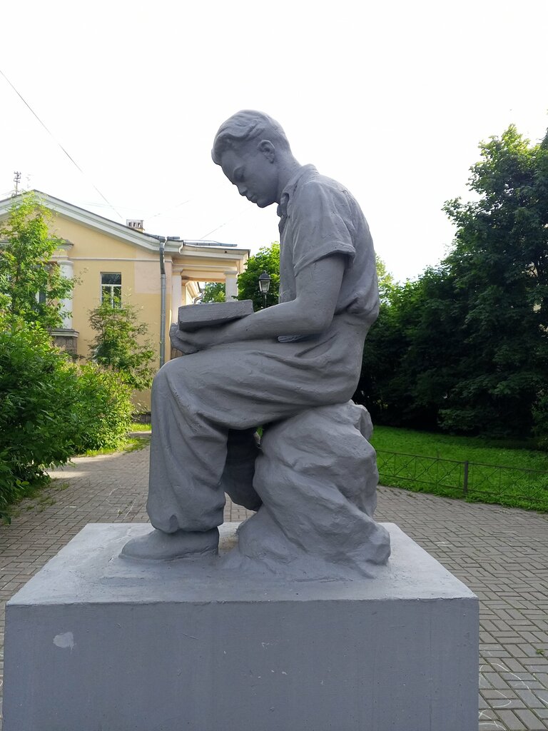 Anıt, heykel Читающий мальчик, Saint‑Petersburg, foto