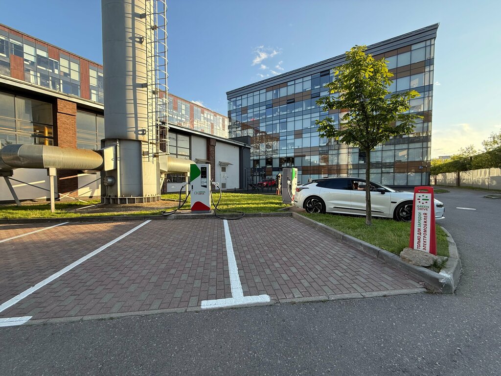 Elektrikli oto şarj istasyonları Green Drive, Moskova, foto