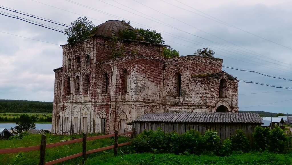 Ortodoks kiliseleri Церковь Рождества Христова в селе Глотово, Komi, foto