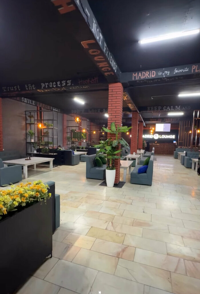 Restoran Madrid Lounge, Nemengan, foto