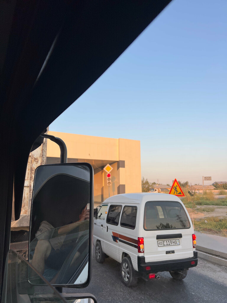 Trafik kontrol noktası Dps Post, Nevai eyaleti, foto