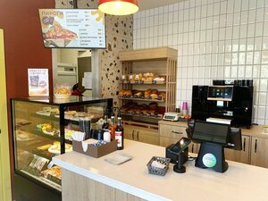 Выборгское потребительское общество (ulitsa Vodnogo Kolodtsa No:9, Tsentralniy Microdistrict, posyolok Yuzhny), ekmek fırını  Vyborg'dan