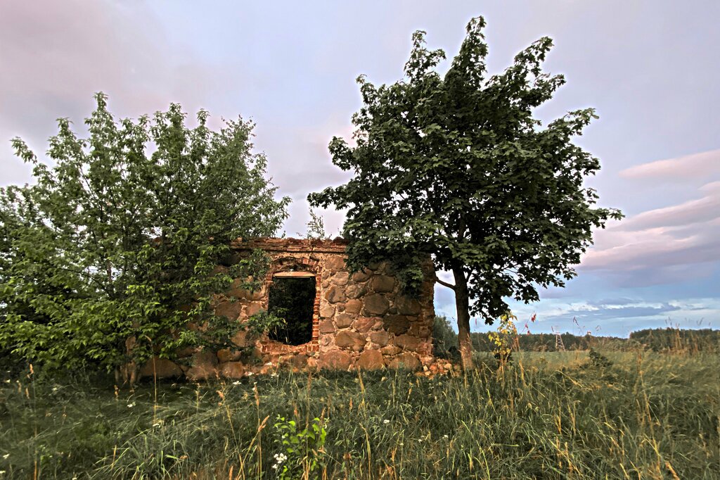 Şapel, haç anıtı Капліца, Minskaya oblastı, foto