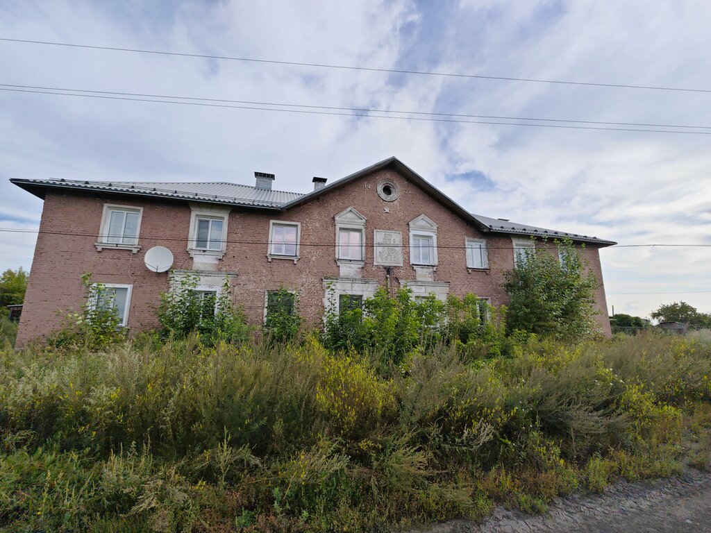 Turistik yerler Красивый дом, Novosibirskaya oblastı, foto