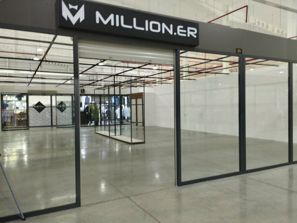 Giyim mağazası Million. Er, Çimkent (Şımkent), foto