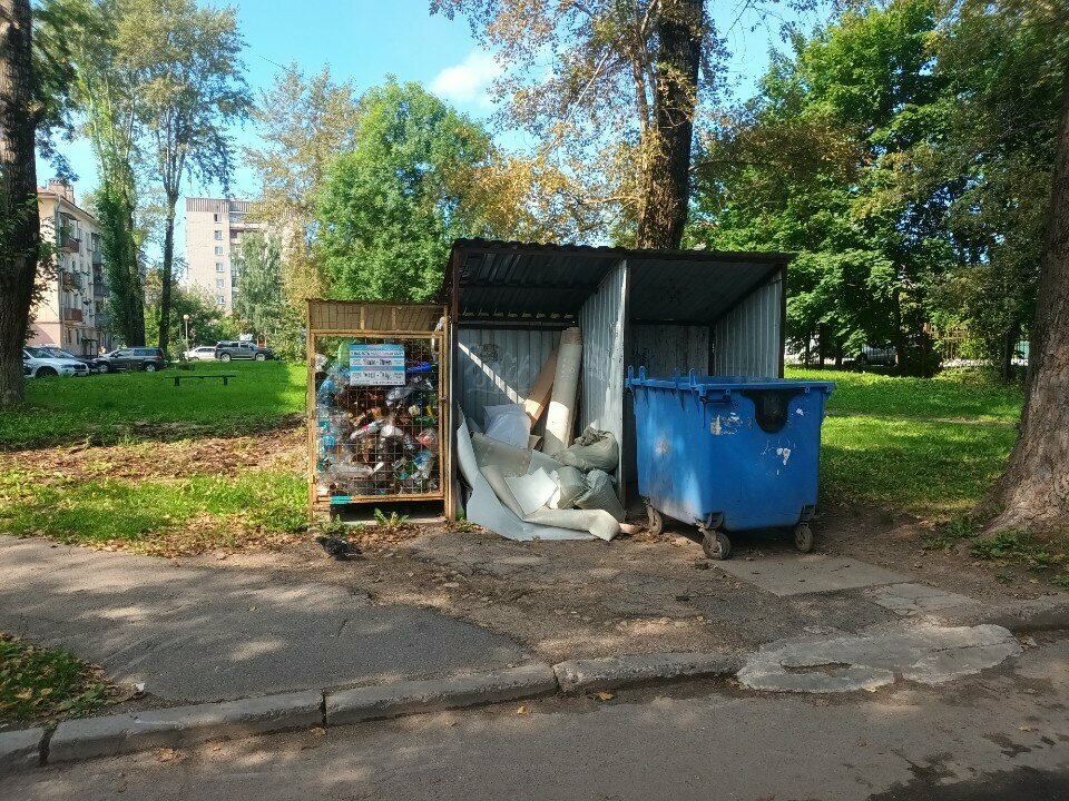 Ayrı çöp toplama noktası Резерв, Cherepovets, foto