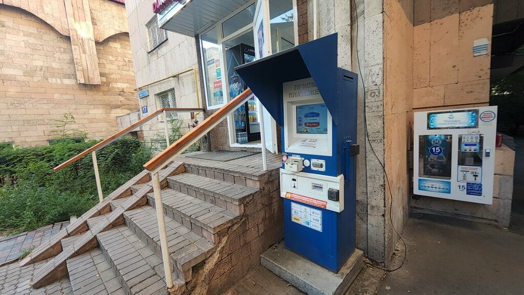 Su otomatı Tretiy kran, Almatı, foto