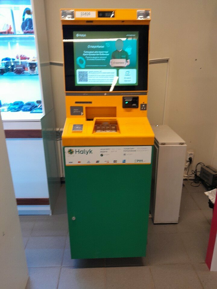 ATM'ler Halyk Bank, Astana, foto