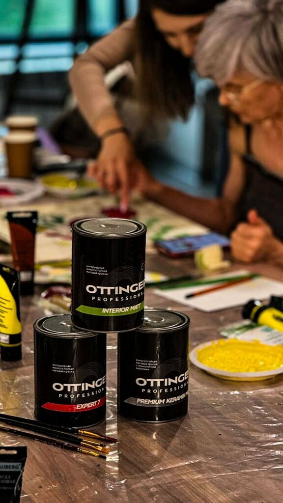 Boya ve cila malzemeleri üretim ve satış yerleri Ottinger, Moskova, foto