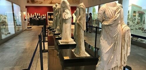 Müzeler ve sanat galerileri Kıbrıs Girne Bellapais Manastırı, İstanbul, foto