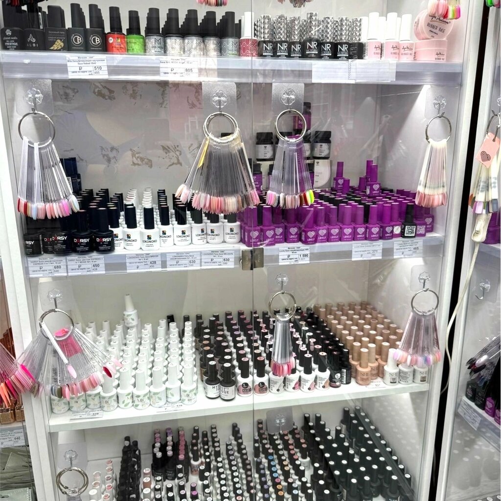 Güzellik merkezi ekipmanları Nogtevoj supermarket Lak, Samara, foto