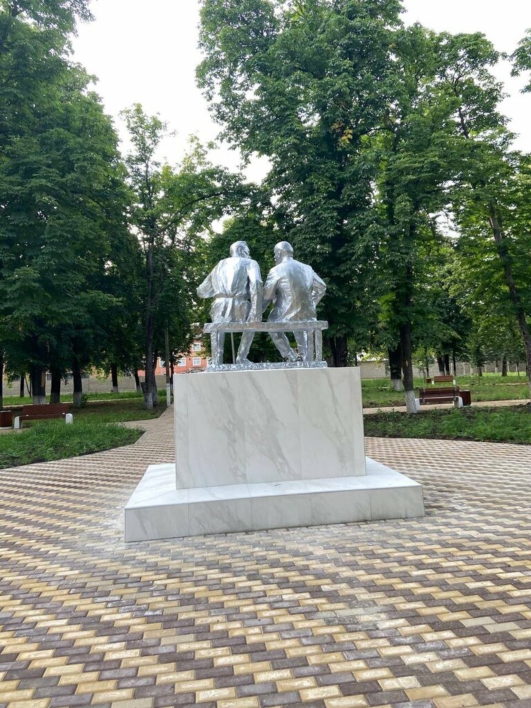 Anıt, heykel Памятник В.И. Ленина и А.М. Горького, Krasnodarski krayı, foto