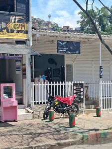 The cousing (Valle del Cauca, Municipio de Santiago de Cali, Comuna 18, Calle 1, 73A-30), berberler  Cali'den