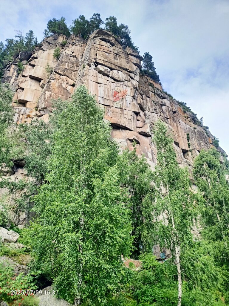 Turistik yerler Барельеф В.И. Ленина на скале, Altay Cumhuriyeti, foto