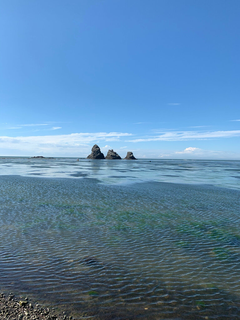 Turistik yerler Скала Три брата, Sahalin Bölgesi, foto