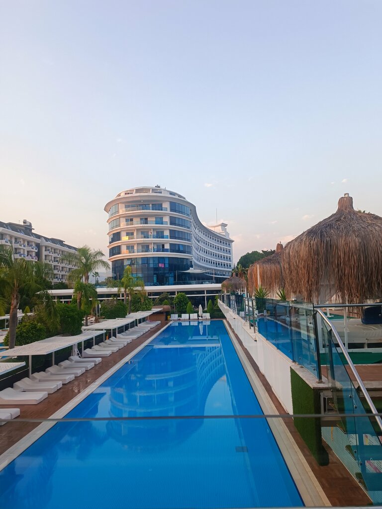 Konut blokları Tropikal Tatil Köyü, Alanya, foto