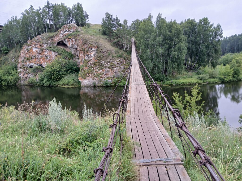 Dağ zirvesi Скала Голубиные пещеры, Kamensk‑Uralski, foto