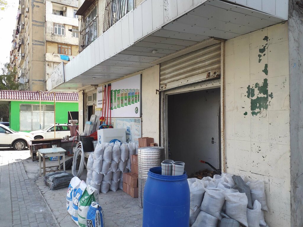 Yapı mağazası Qarishiq temir-tikinti materiallari, Bakü, foto