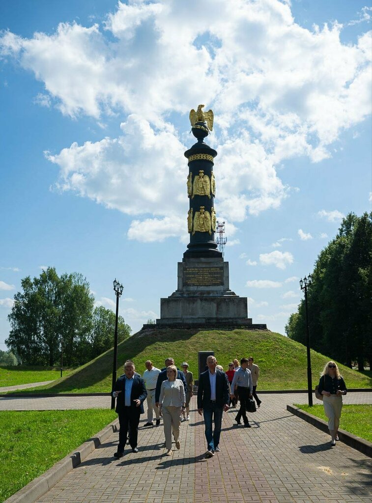 Anıt, heykel Monument to Russian military glory, Kalujskaya oblastı, foto