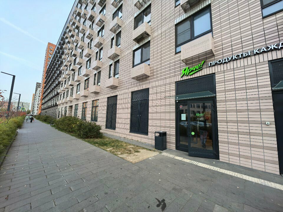 Ayrı çöp toplama noktası Пункт приема одежды, прочего вторсырья, Moskova, foto