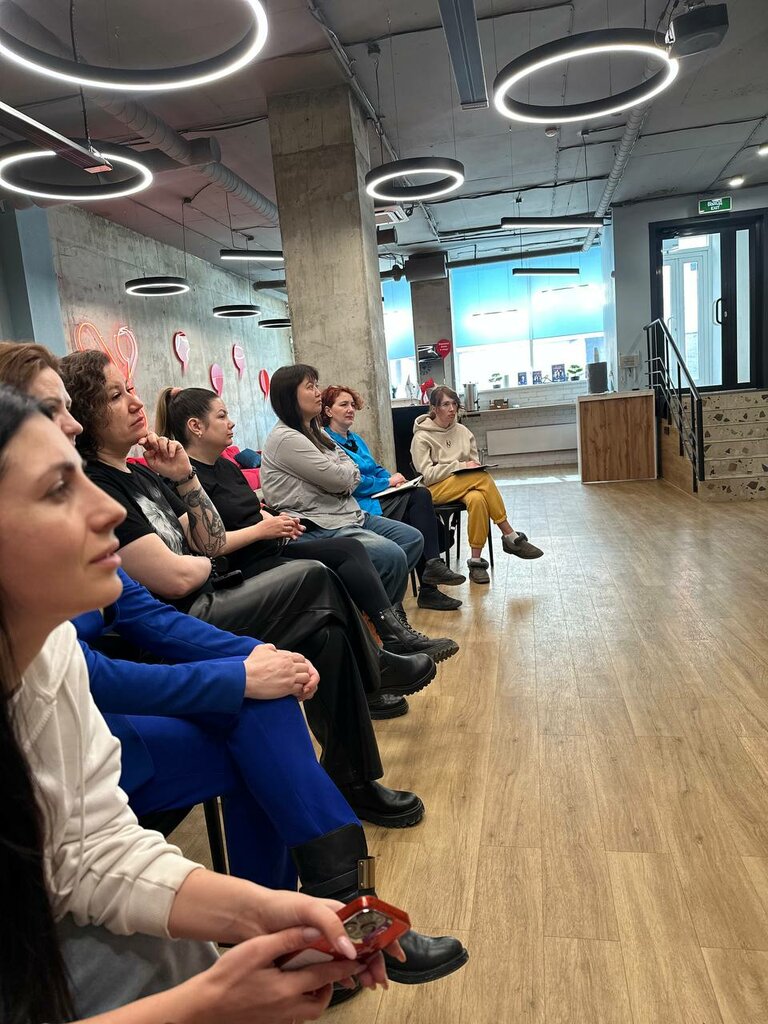 i̇şletme okulu Hartman academy business Hab, Novosibirsk, foto