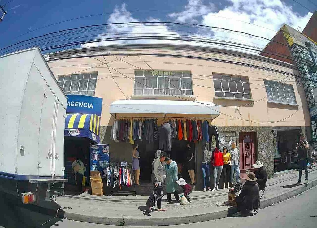 Giyim mağazası El comercio de ropa, La Paz, foto