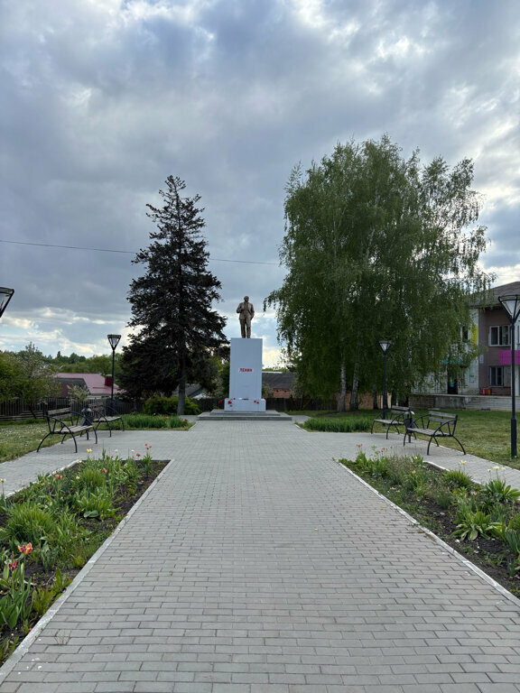 Anıt, heykel В.И. Ленин, Maloarhangelsk, foto