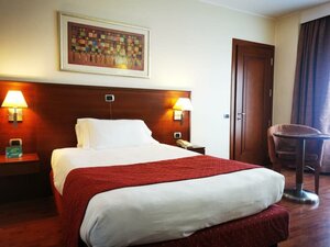 Holiday Inn Cagliari, an Ihg Hotel (Sardinia, Cagliari), otel  Cagliari'den
