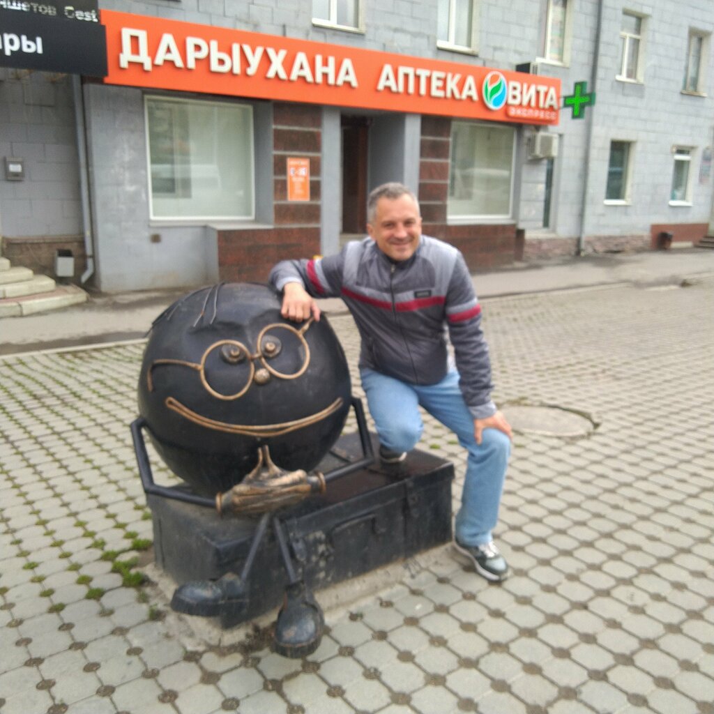 Park, sokak heykeli Странник, Ufa, foto
