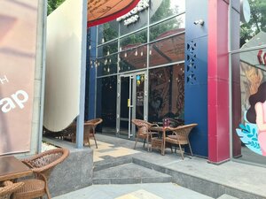 Barkhan Burger Shop (Sháımerdenov kóshesi No:13, Shymkent), kafe  Çimkent'ten (Şımkent'ten)