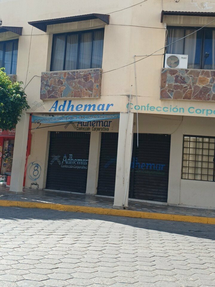 Üniforma üreticileri Adhemar Confecciones Corporativas, Santa‑Krus, foto