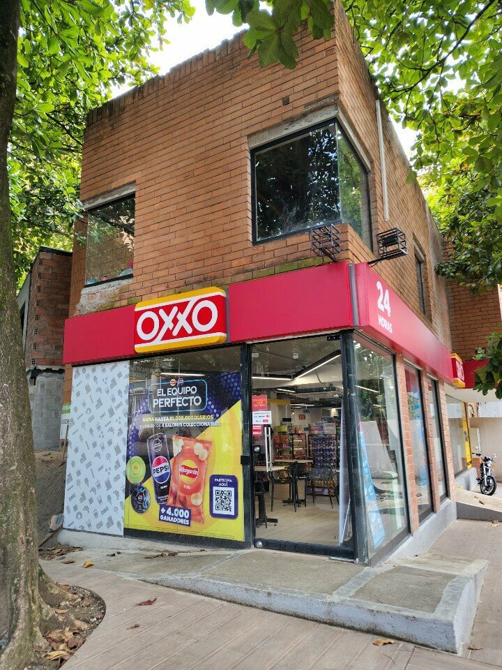 Büyük mağazalar Oxxo, Medellin, foto