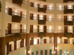 Savoy Suites Greater Noida (State of Uttar Pradesh, Greater Noida, Knowledge Park-01), otel